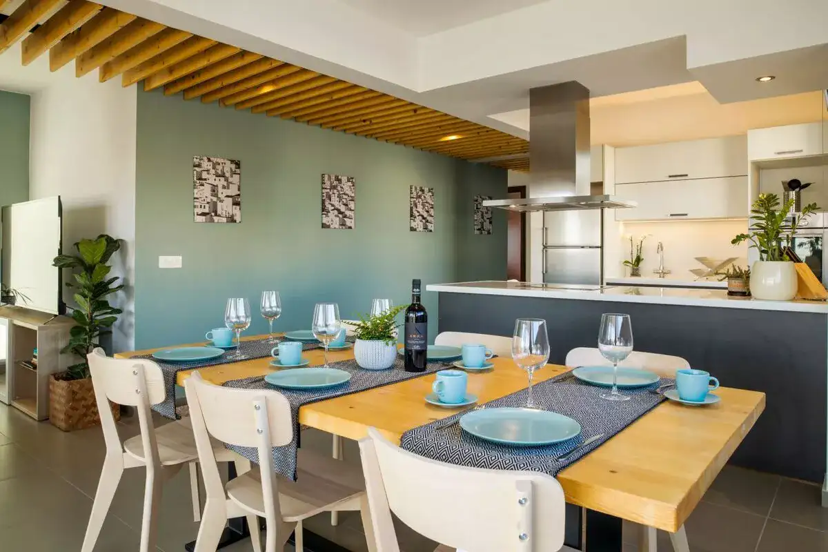 Designer, fully furnished apartments